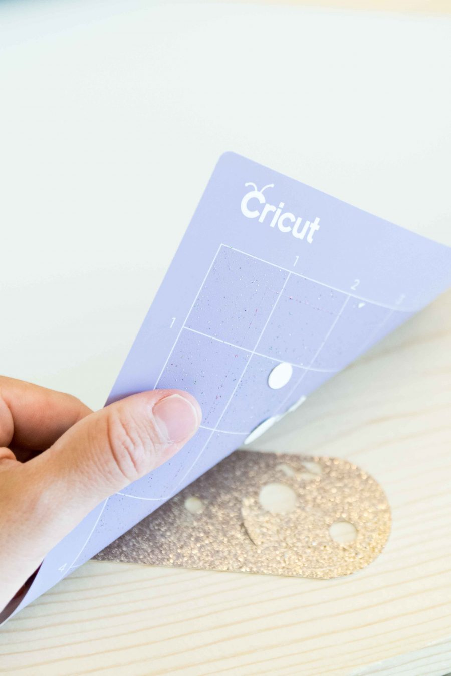 How to Make Gift Tags with your Cricut + Free SVG Templates ~ Daydream ...